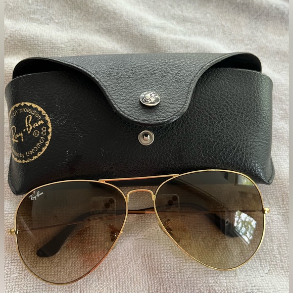 Ray-Ban | Accessories | Ray Bans Aviators Classic | Poshmark